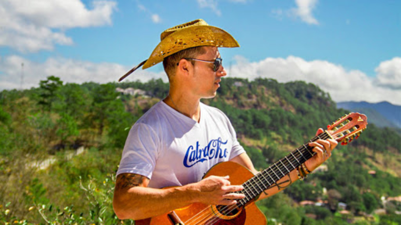 ´Polache´ celebró sus 14 años como artista nacional de Honduras