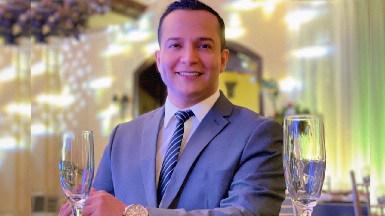 Curiosos datos que quizá no sabías de Erik Chavarría, presentador del ...