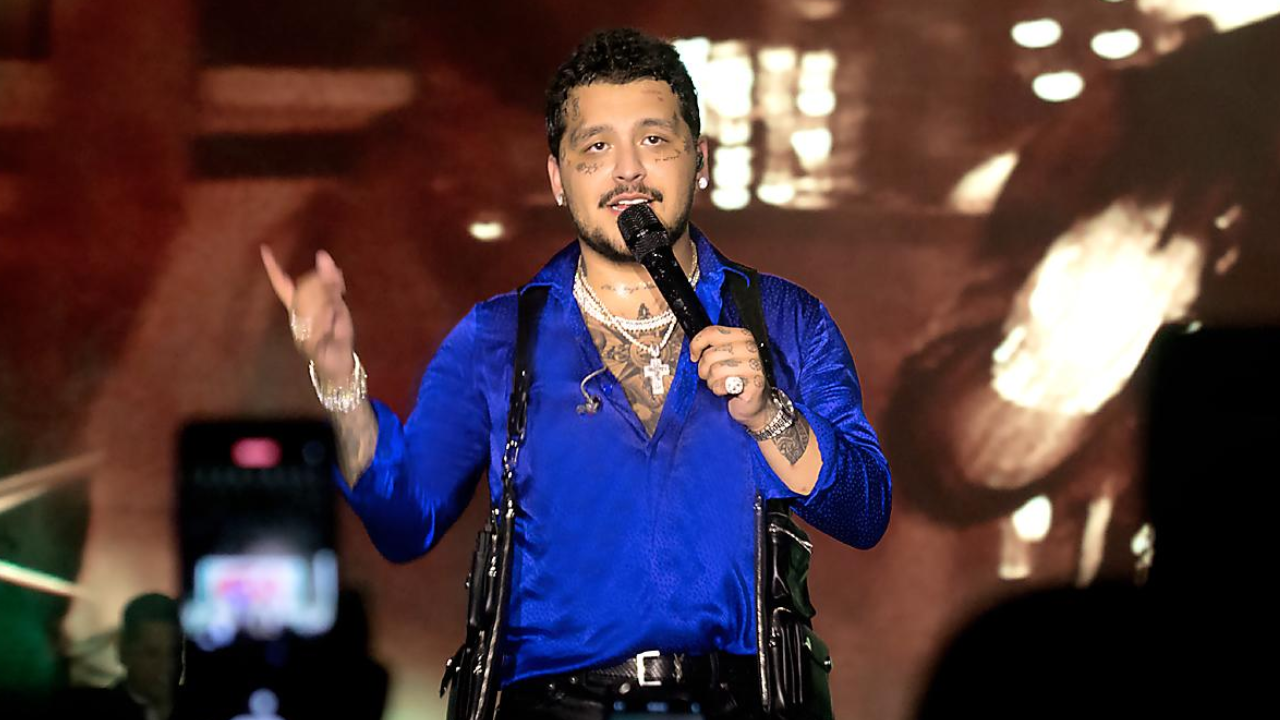 Christian Nodal Pide Que Saquen Y Le Paguen Boleto A Fanático Que Le