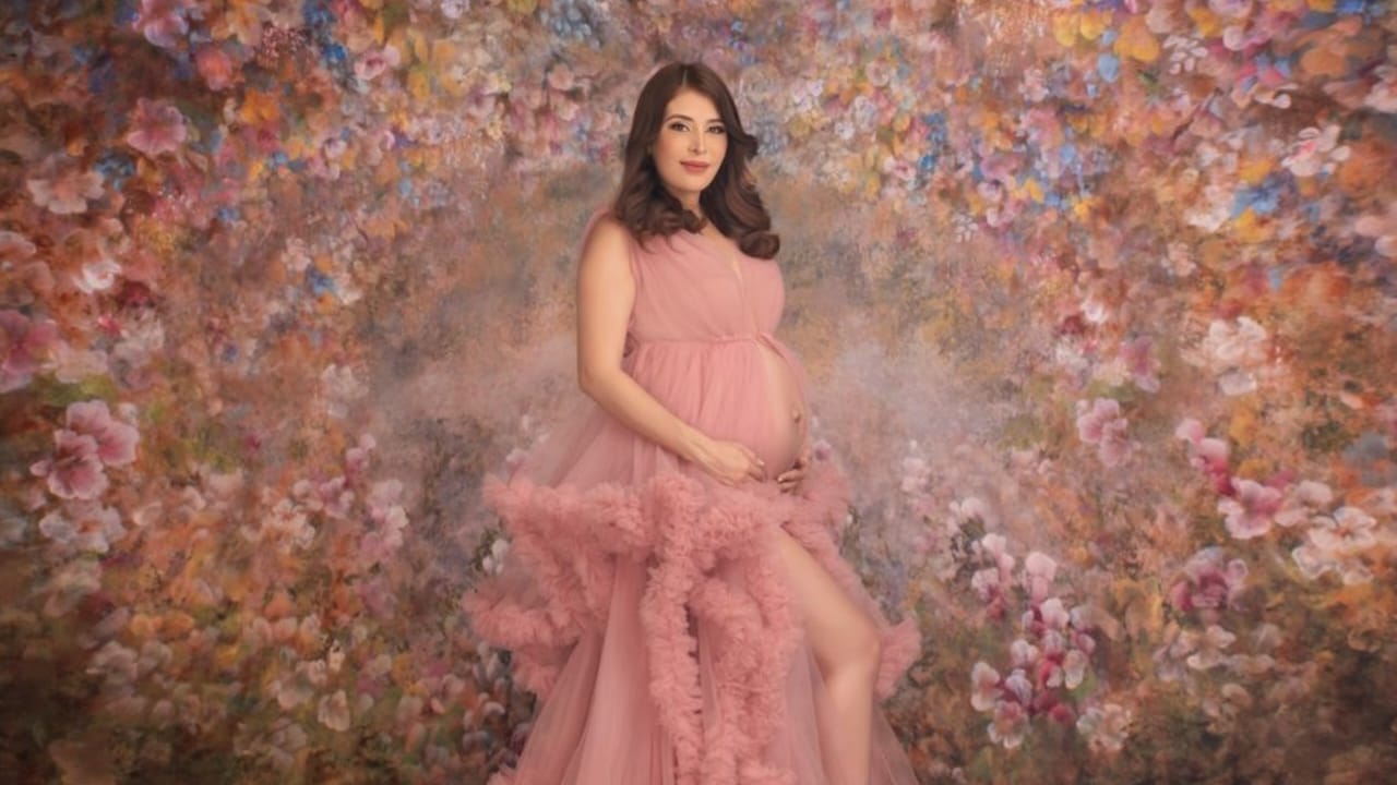 La diputada Iroshka Elvir enternece las redes con sesión de fotos de su ...