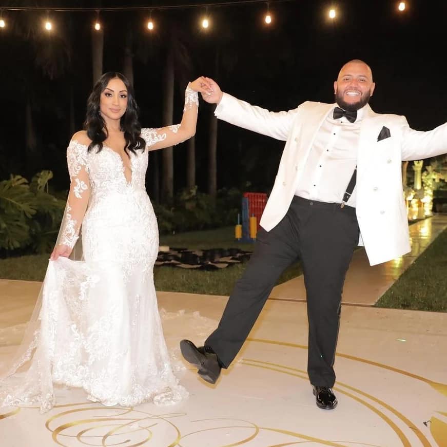 Farruko acompaña al productor hondureño Frank Miami en la renovación de ...