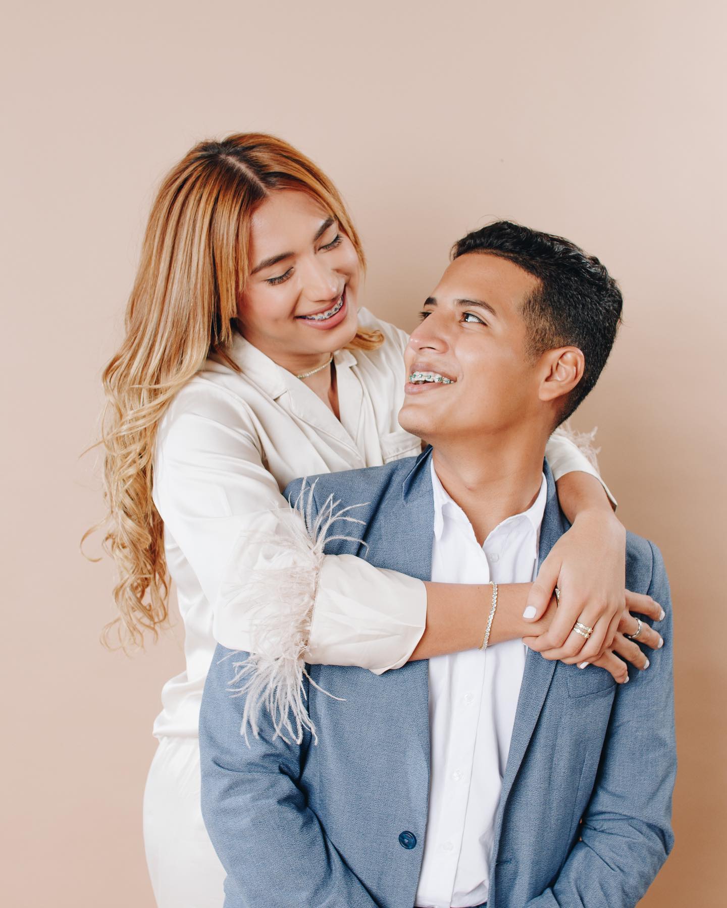 ‘La Bicha Catracha’ y su novio Daniel López comparten tiernas sesión de fotos