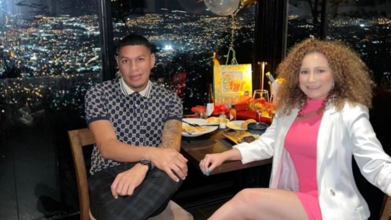 Mayra Tercero festeja el cumpleaños a Denovan Torres con romántica cena