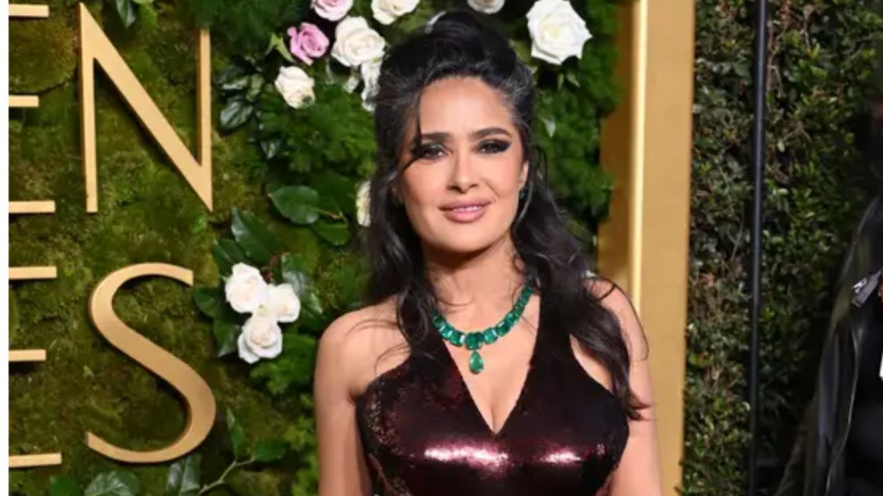Salma Hayek impone tendencia: luce sus canas con orgullo a los 58 años en los Globos de Oro