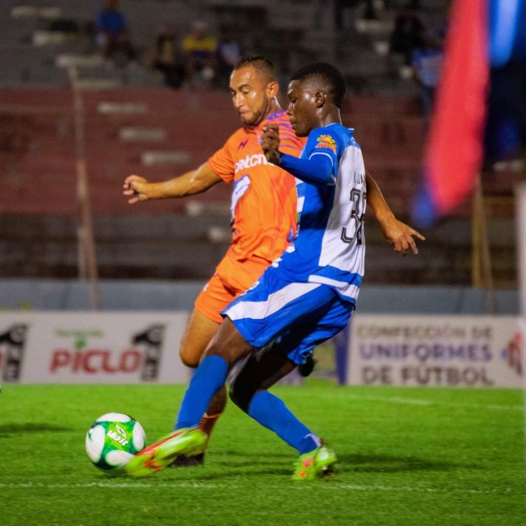 Victoria fulmina al Lobos con goleada en La Ceiba