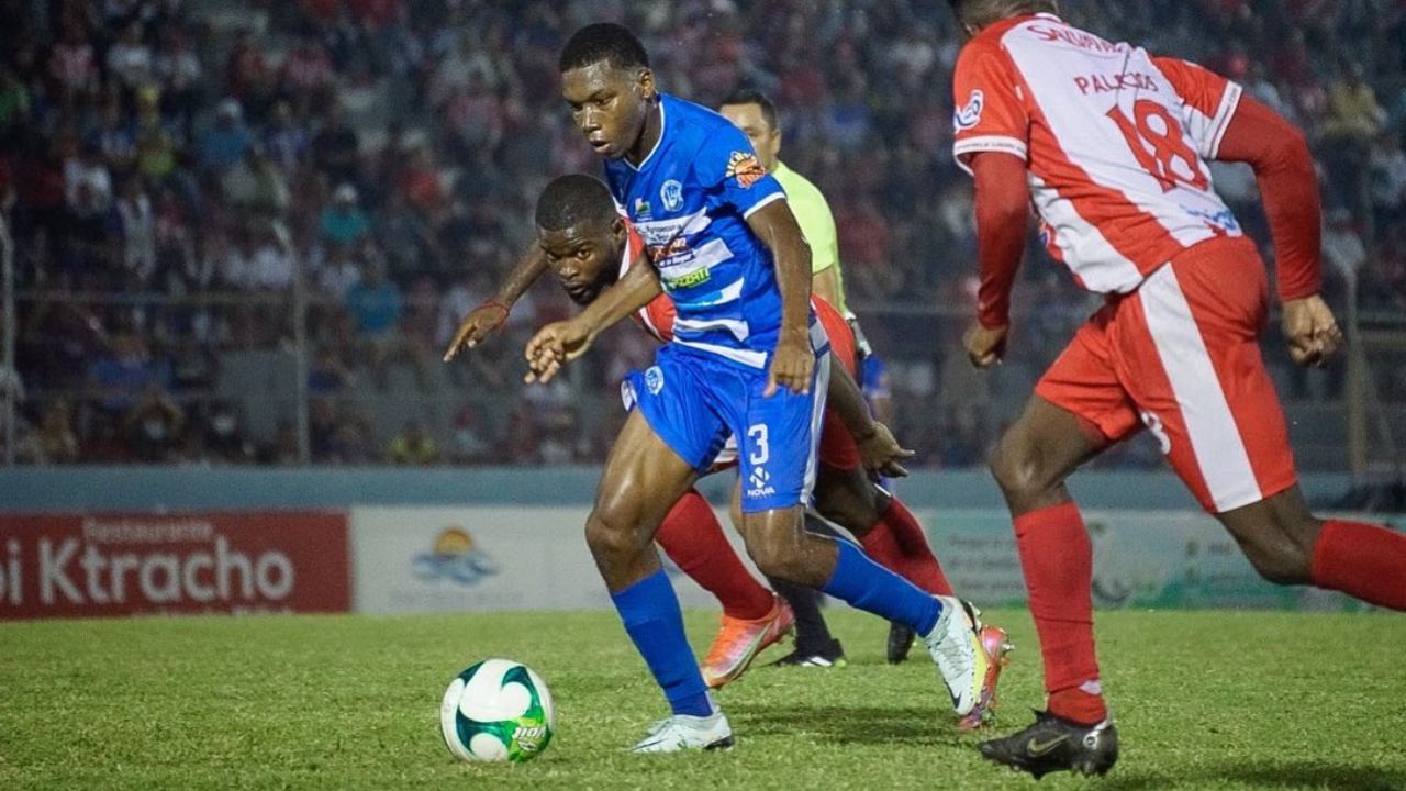 ¡Triunfo de oro! El Victoria se quedó con el clásico ceibeño ante el ...