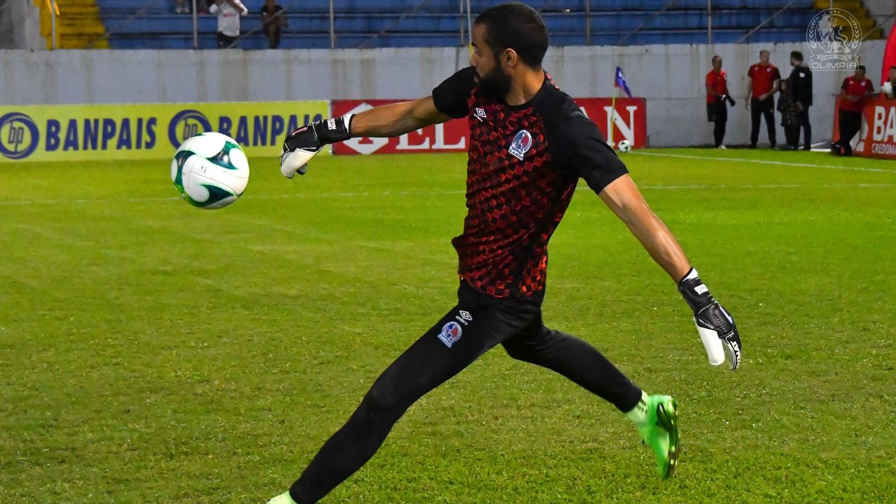 Edrick Menjívar es destacado tras su partido contra Lobos UPN en el ...