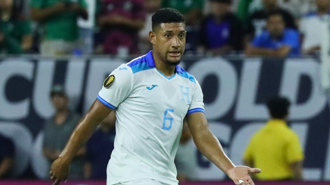 Bryan Acosta da la sorpresa al cambiar de club en el inicio del campeonato