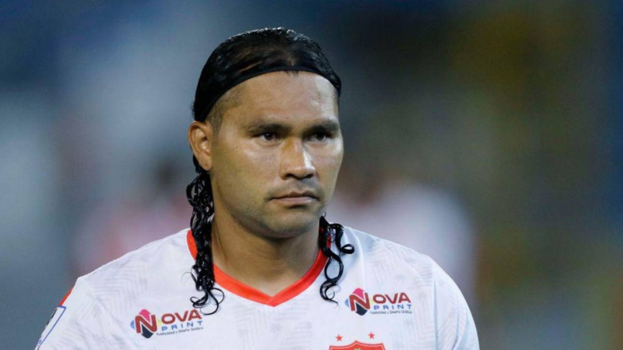 Gullit Peña ficha por inesperado equipo tras su paso por el Vida y ...