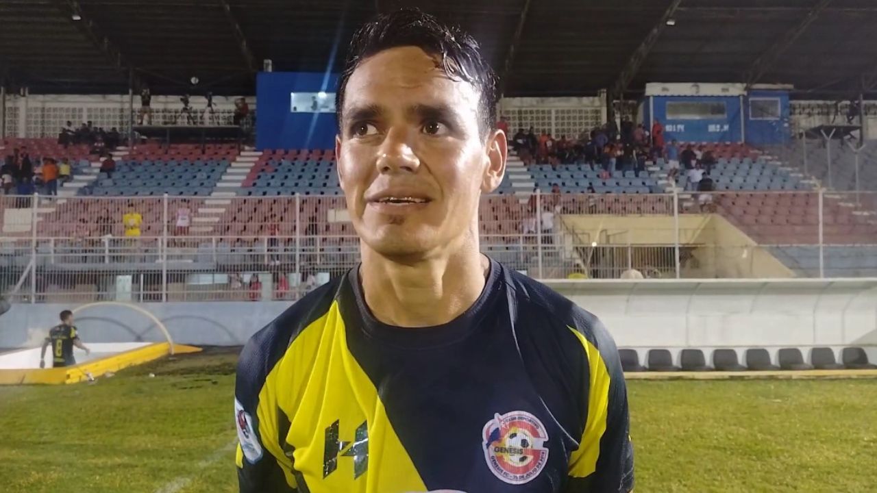 Roberto Moreira reacciona tras su primer doblete con una camisa que no es la de Motagua