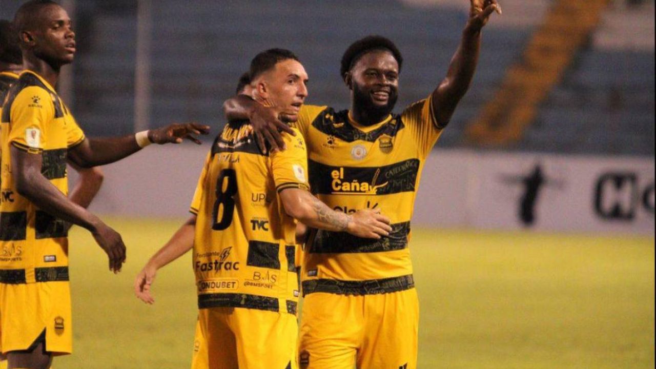 Elison Rivas tendría impensando futuro tras no poder llegar al Motagua