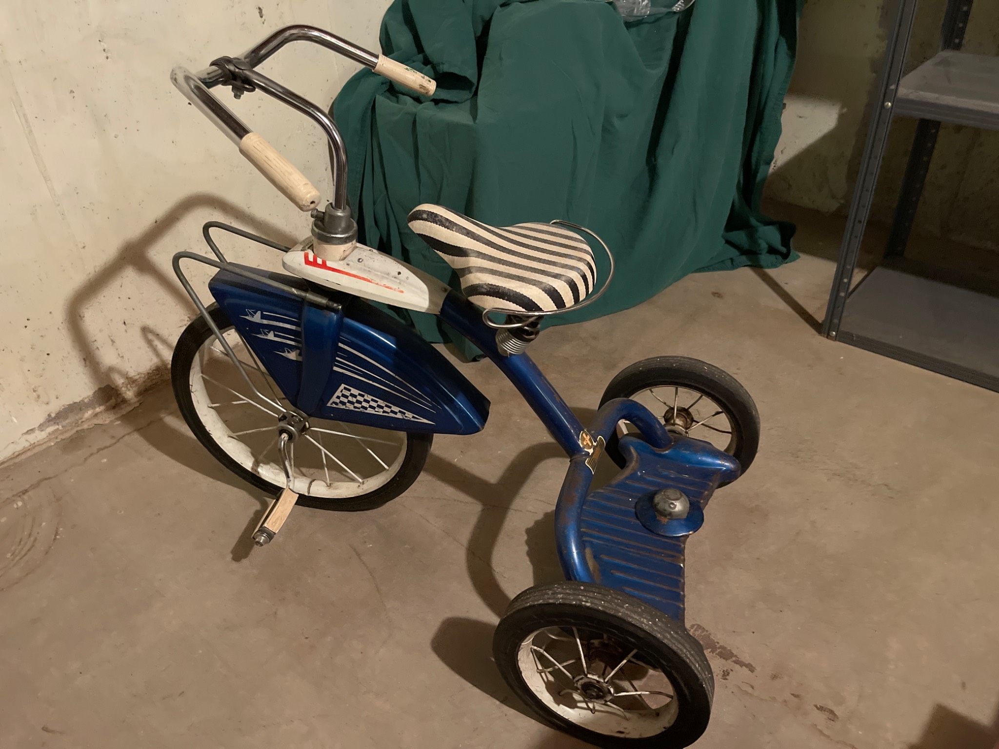 One Ell of a Sale - Wichita Kansas- Little Bull Auction & Sales