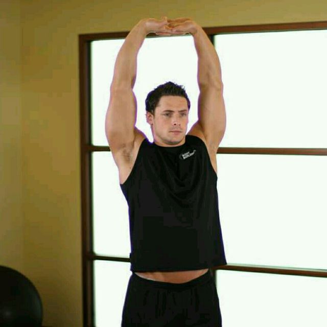 Overhead stretch (custom) by Thomas R. - Exercise How-to - Skimble