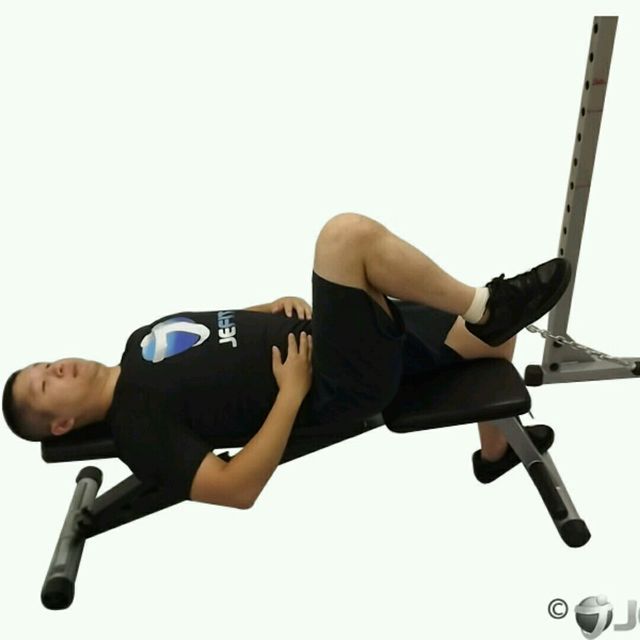 CM One Leg Lying Knee Raise by Pavel B. - Exercise How-to - Skimble