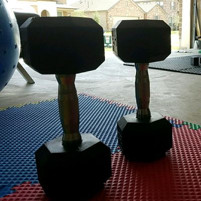 Pull Up Crunches - Exercise How-to - Workout Trainer by Skimble