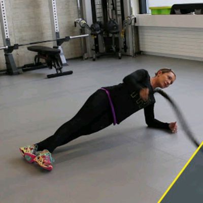 Battle Rope Alternating Wave With Lunges por Charlotte M. - Ejercicio ...