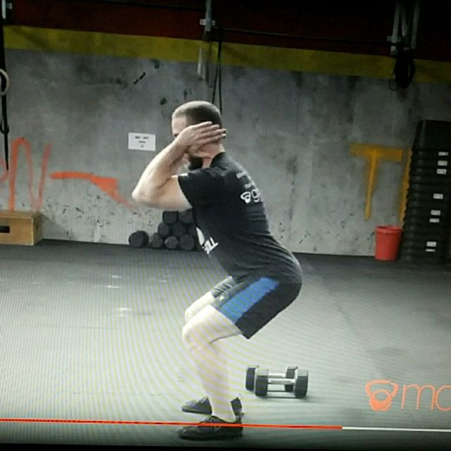 Dumbell single arm alternating clean por Pamela B. - Ejercicio Cómo ...