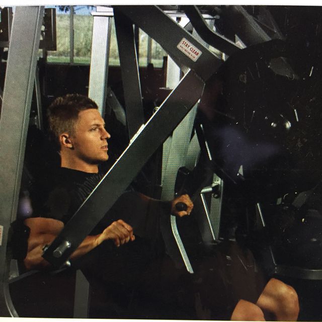 Leverage Decline Chest Press by Jonathan S. - Exercise How-to - Skimble