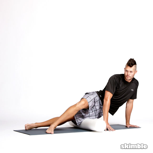 Left IT Band Rolls - Exercise How-to - Skimble Workout Trainer