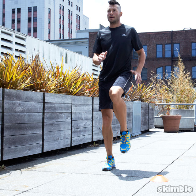 Jog Backwards - Ejercicio Cómo hacerlo - Skimble Workout Trainer