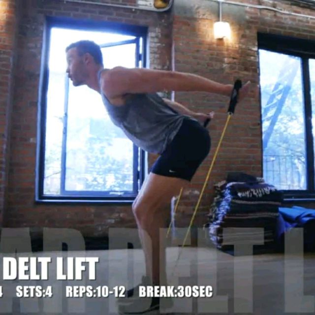 Rear Delt Lift por Dennis Richardson - Ejercicio Cómo hacerlo - Skimble
