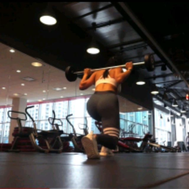 Walking PULSE LUNGES (3 DIPS AT BOTTOM) - Exercise How-to - Skimble