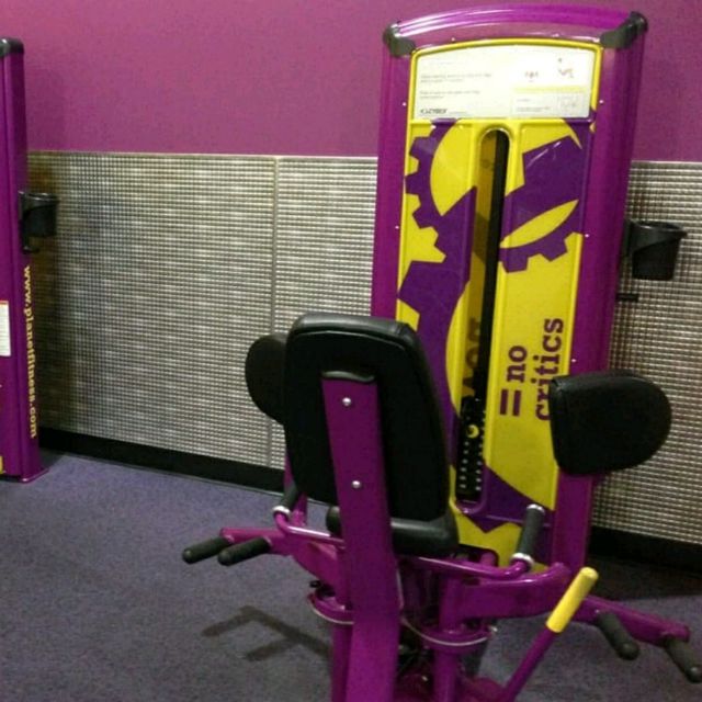 Abductor machine by Brett Drummond - Exercise How-to - Skimble