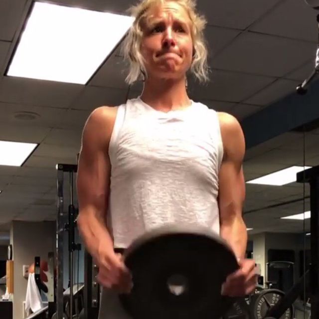 Plate Curl by Jen F. - Exercise How-to - Skimble Workout Trainer