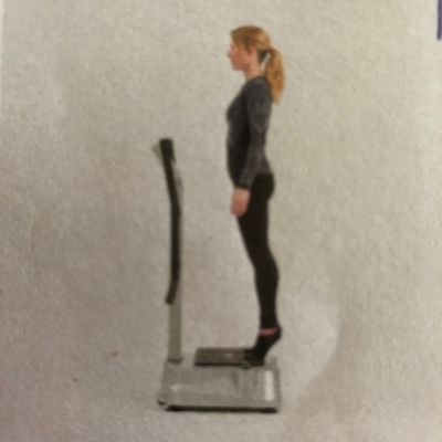 Step Up With Knee Lift - Exercise How-to - Workout Trainer by Skimble