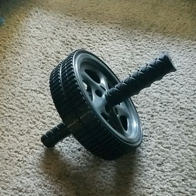Alternating Ab Wheels - Exercise How-to - Workout Trainer by Skimble