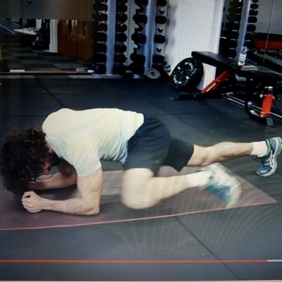 4 Dips 4 Crab Toe Touches - Exercise How-to - Workout Trainer by Skimble
