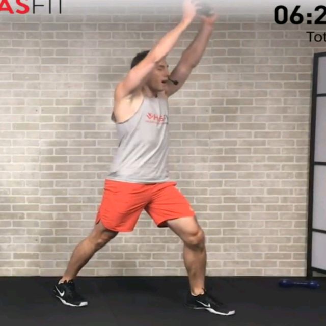 Knee Chops por Dennis Richardson - Ejercicio Cómo hacerlo - Skimble