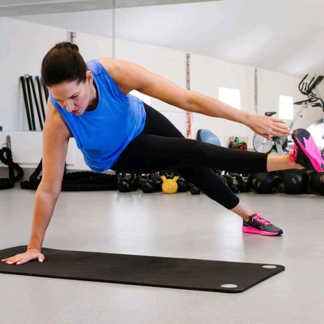 Plank Kickouts by Sonia R. - Exercise How-to - Skimble