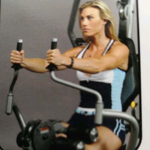 Pectoral Fly by Hanspeter Q. - Exercise How-to - Skimble