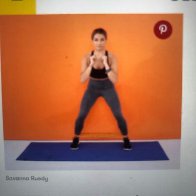 Towel Crunch - Exercise How-to - Workout Trainer by Skimble