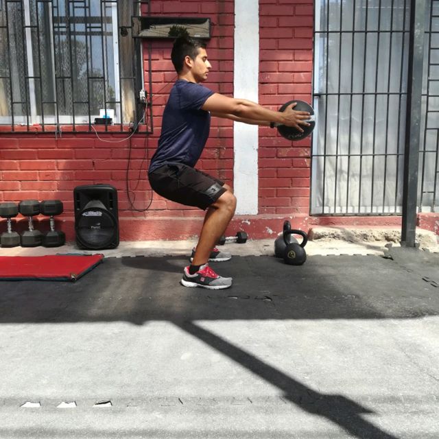 Sentadilla De Roca 通过 Francisco Perez - Ejercicio Cómo hacerlo - Skimble