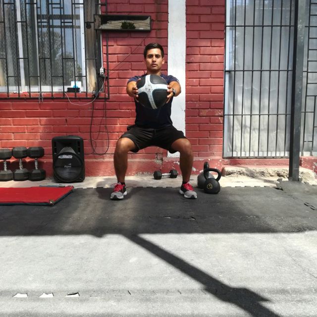 Sentadilla De Roca 通过 Francisco Perez - Ejercicio Cómo hacerlo - Skimble