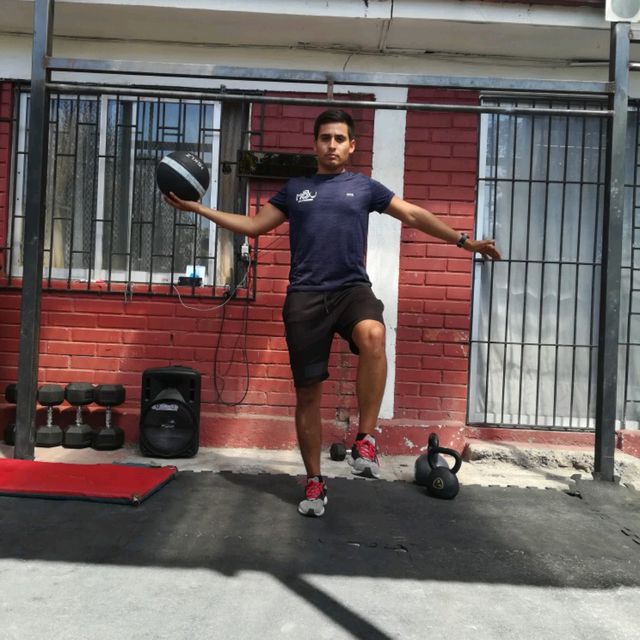 Estabilidad Unipodal Con Medball Lateral by Francisco P. - Ejercicio ...