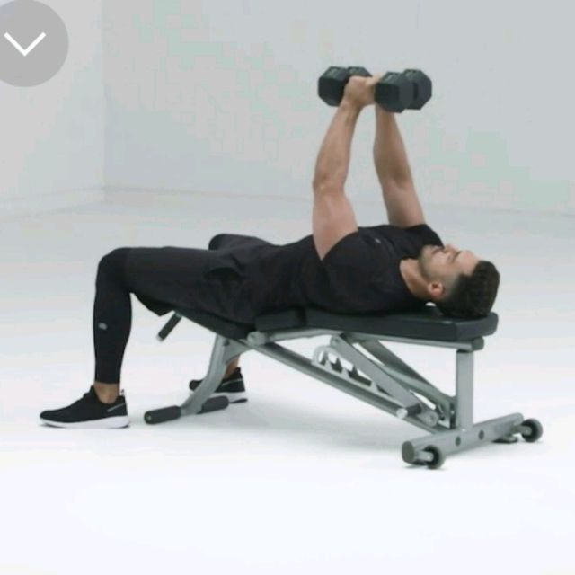 Dumbbell Diamond Press 通过 Bernadette Cordeau - 锻炼方法 - Skimble