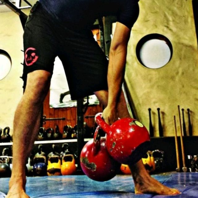 Windmill Con 2 Kettlebell by Xexu Lara - Ejercicio Cómo hacerlo - Skimble