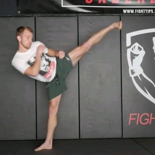 Double Side Kicks by Bernadette Cordeau - Exercise How-to - Skimble