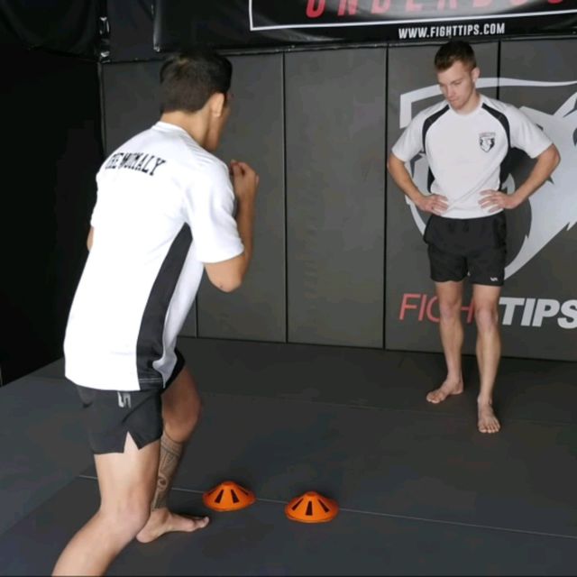 90° Footwork Drill - Exercise How-to - Workout Trainer by Skimble