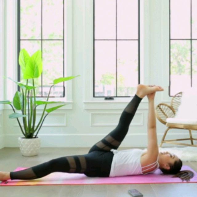 Twisting Leg Side Extension by Shew F. - Exercise How-to - Skimble