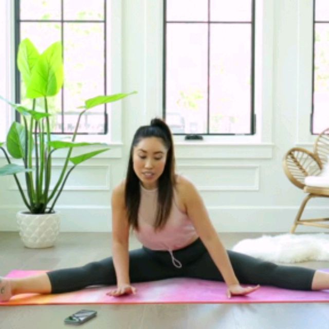 Upper Body Circles in Wide Legs by Shew F. - Exercise How-to - Skimble