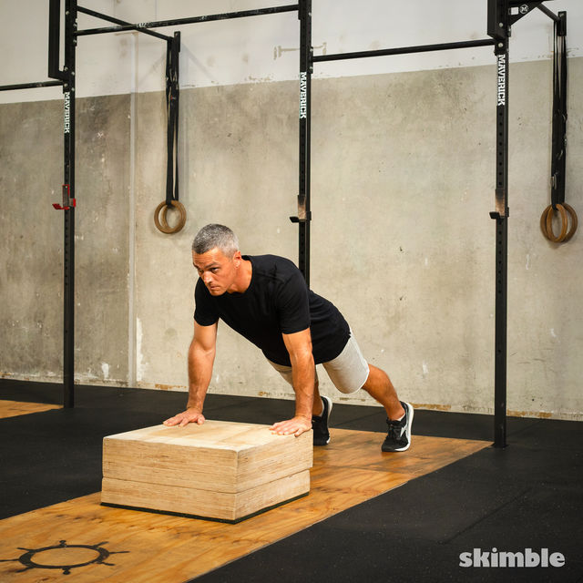 Burpees on Step - 锻炼方法 - Skimble Workout Trainer