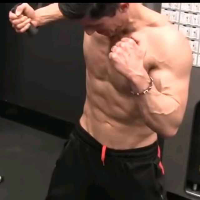 Pecho Inferior Con Banda by Martín Molaro - Ejercicio Cómo hacerlo ...