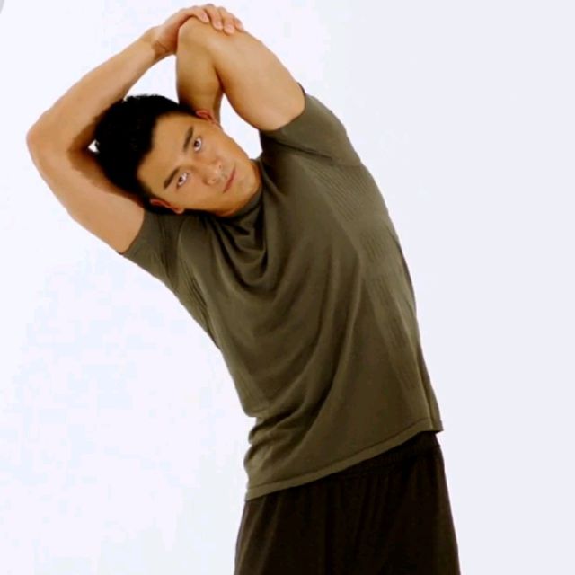 Standing lat stretch (left) - Exercise How-to - Skimble