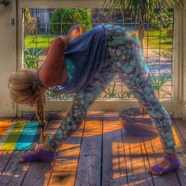 Humble Flamingo Pose - Exercise How-to - Workout Trainer by Skimble