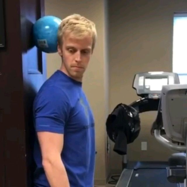 Neck rotation par Tanya P - Comment faire de l'exercice - Skimble