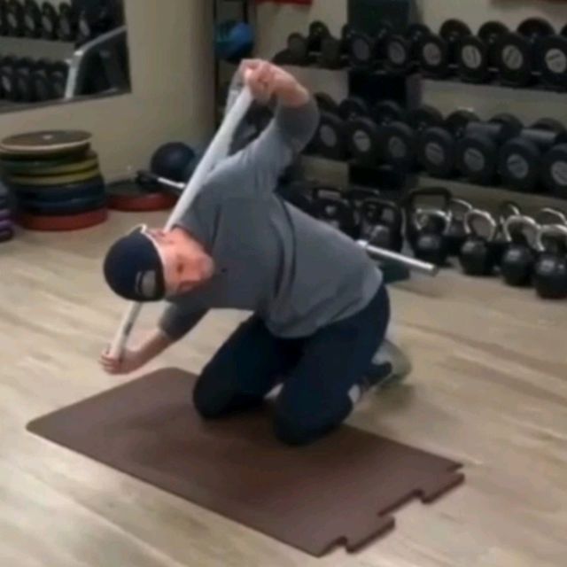 Bar assisted rotation - Exercise How-to - Workout Trainer by Skimble